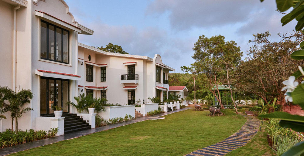 Estate de Frangipani - Lawn area, North Goa Villa Images - Elite Havens
