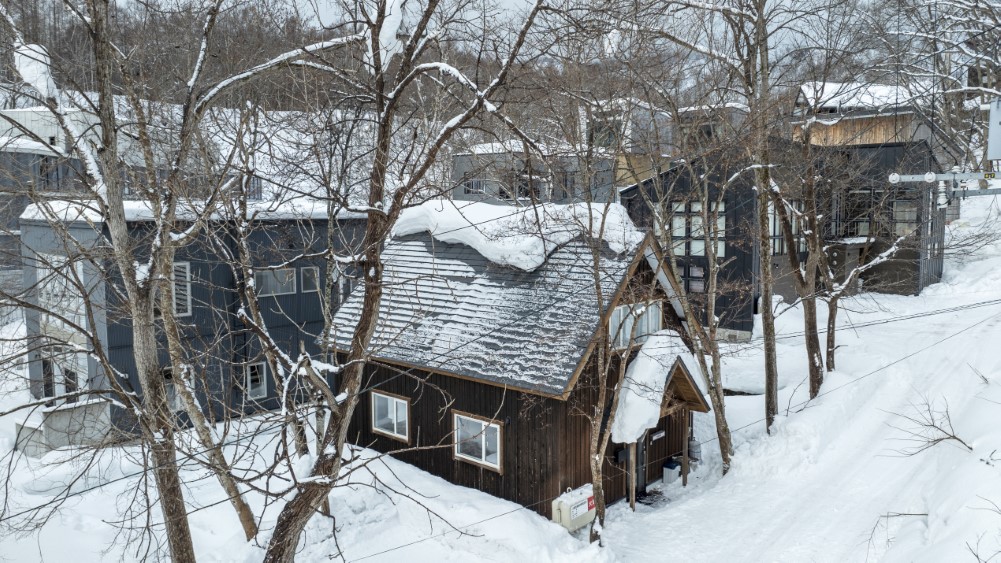 Nature Chalet - Charming hillside winter chalet, Hirafu Villa Images ...